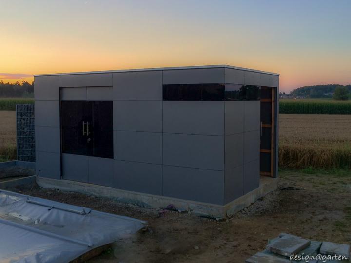 Poolhaus zur Unterbringung der Pooltechnik | design@garten